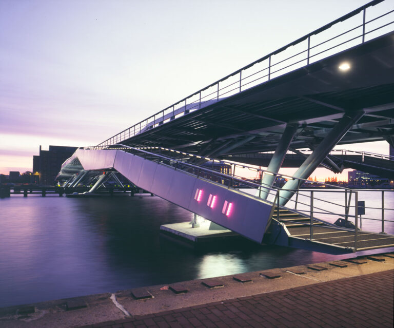 Jan Schaefer Bridge - VenhoevenCS architecture+urbanism