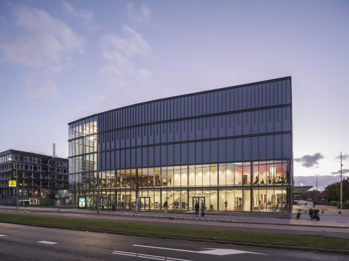 Sports Building Erasmus University Rotterdam - VenhoevenCS architecture ...